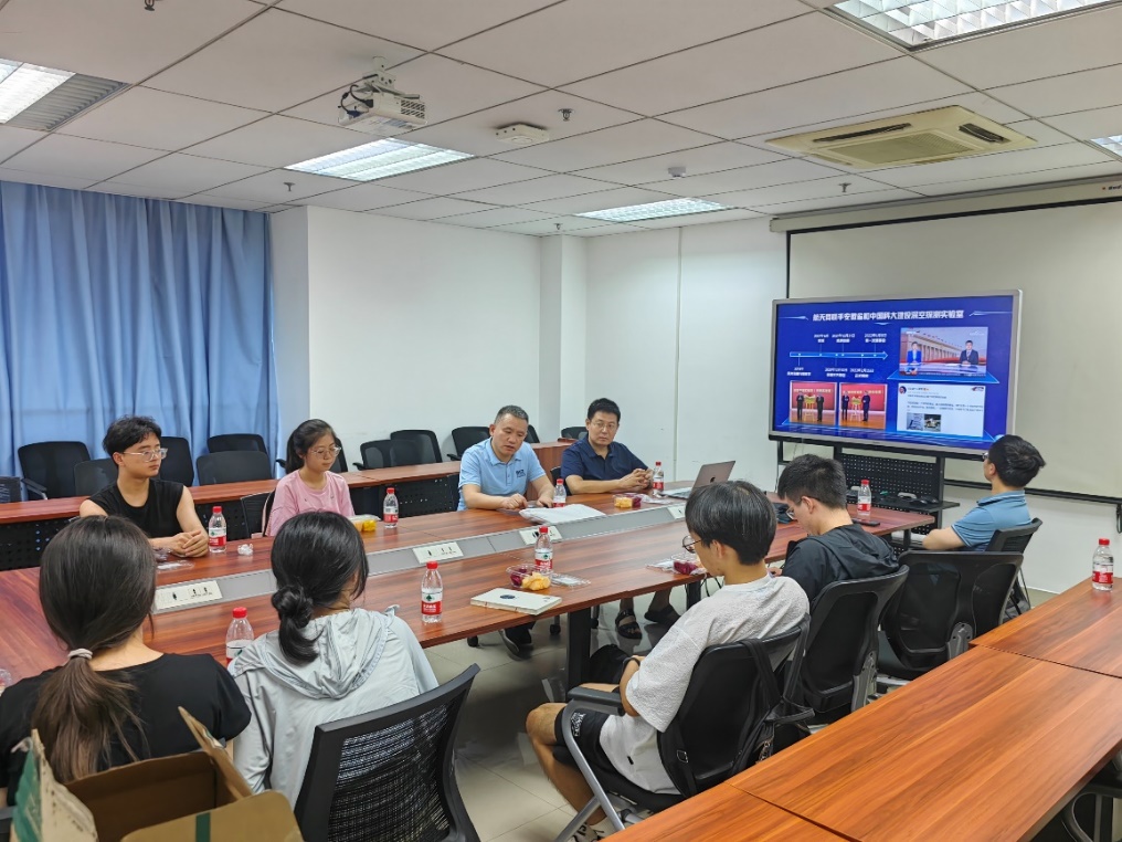 地球化学与行星科学系召开2023级本科生座谈会